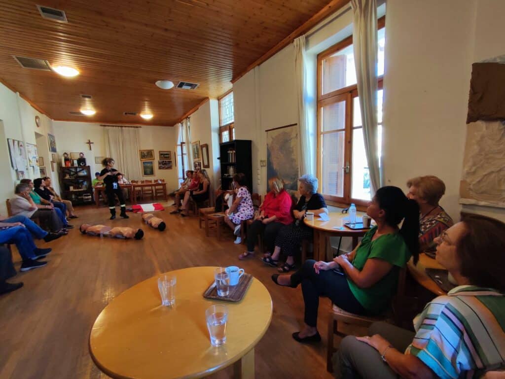 Μαθήματα πρώτων βοηθειών στα ΚΑΠΗ Ηρακλείου - EKFRASI.net